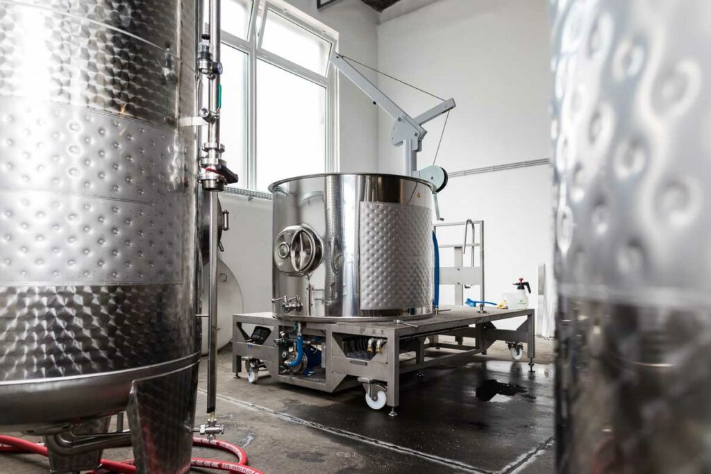 BREWMASTER BM-1000: Wort brew machine, compact 1100L brewhouse